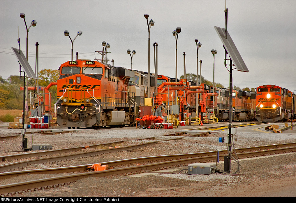 BNSF 6307 and BNSF 9292